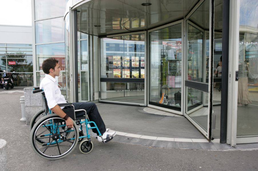 Les portes automatiques : un enjeu d'accessibilité - Axed